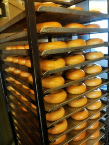 Between Rounds – Bagels, Bakery, and Sandwich Cafe